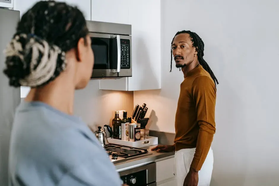 7 relationship red flags women fear men will never admit