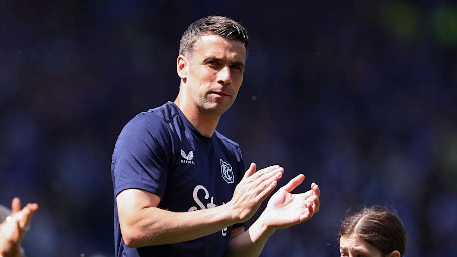 Everton legend is hanging up his boots
