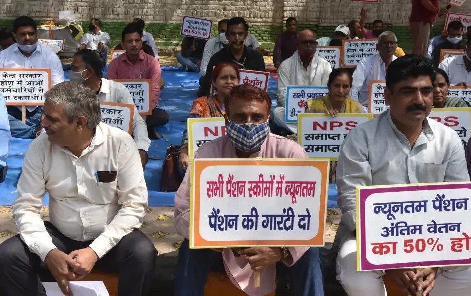Unions press for 50% assured pension under 8th Pay Commission