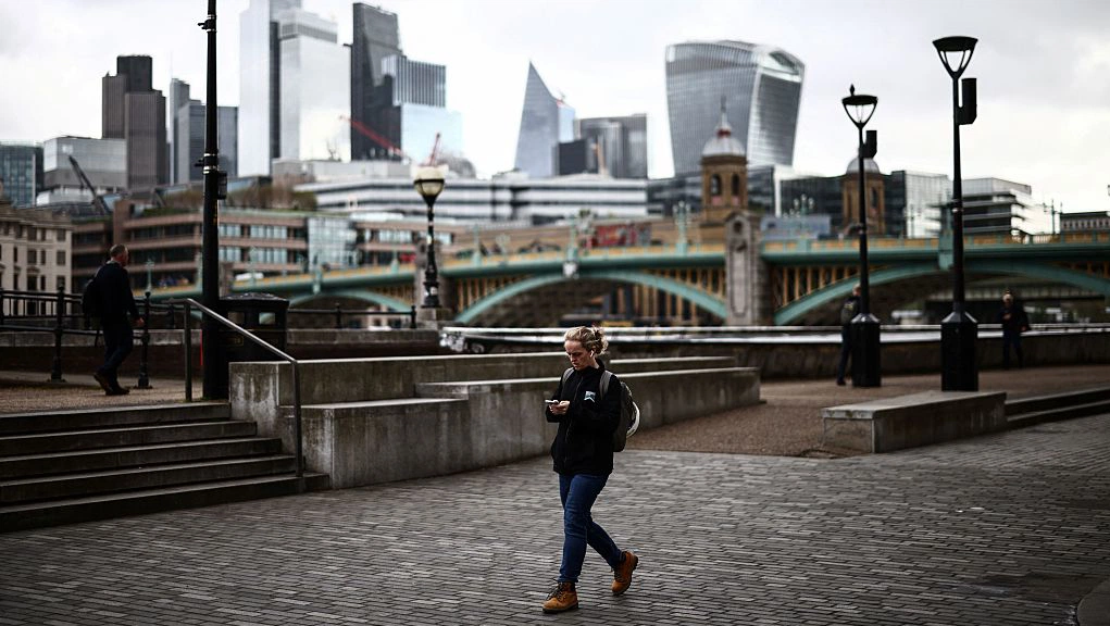 Labour leadership turmoil rattles markets, pound weakens