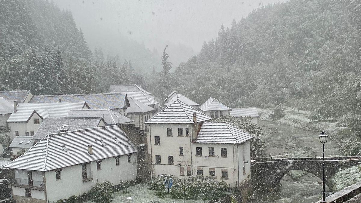 La nieve regresa a Navarra a menos de cuarenta días para verano