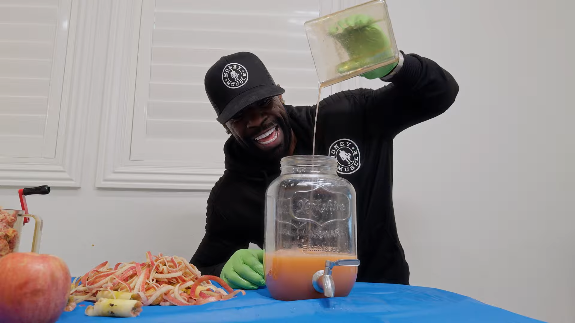 A full day eating only fruit with Kali Muscle
