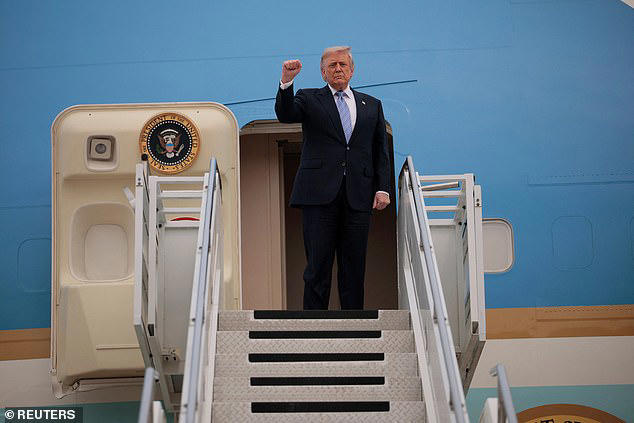 Trump's burning question to Xi Jinping caught on hot mic