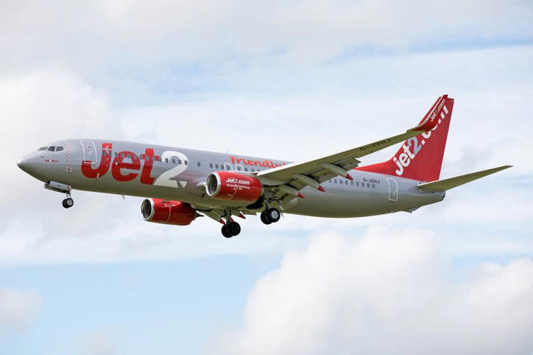 Jet2 'services suspended' update after passengers told 'no food and ...