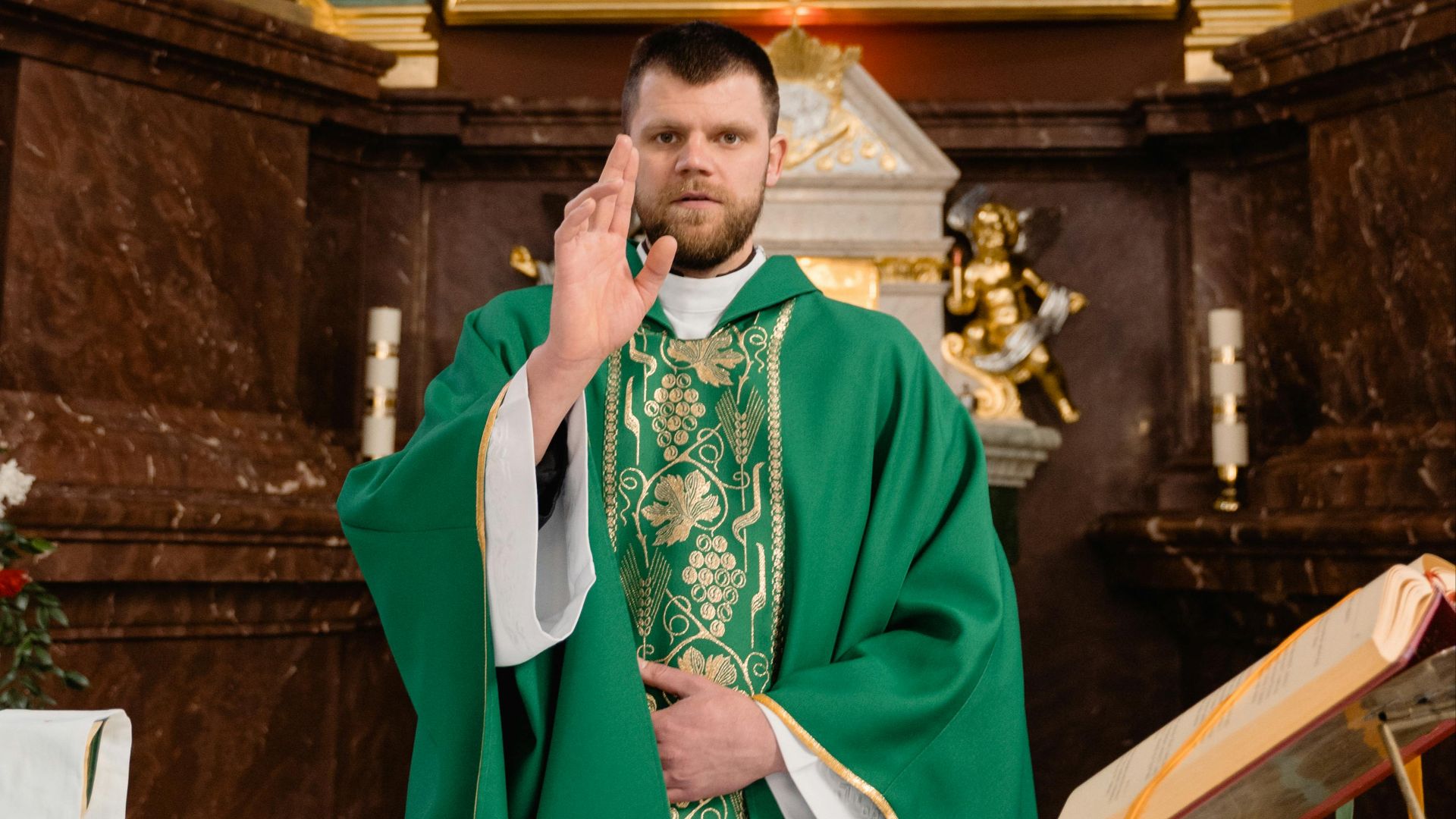 10 tenues à éviter à tout prix à l’église et 10 qui sont tout à fait ...