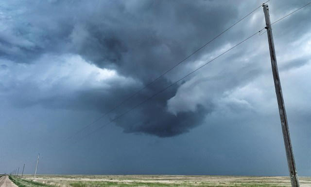 Above-average temps put Midwest on alert as tornado threat surges