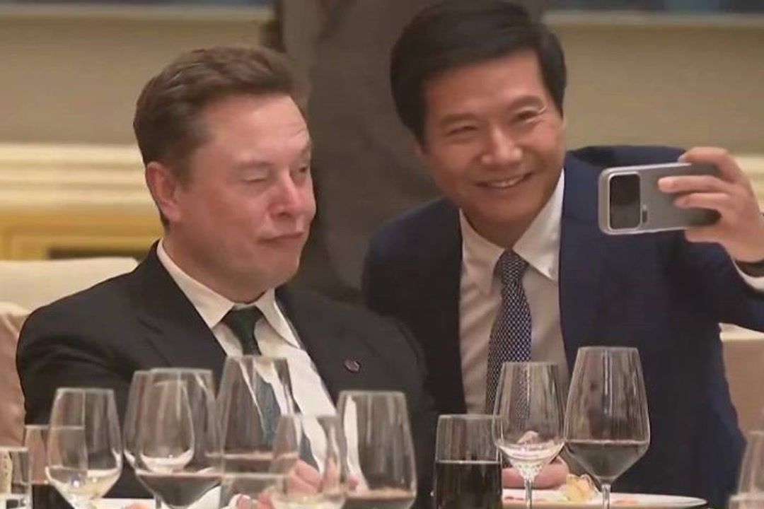 Elon Musk's erratic behavior at China state banquet sparks concern for ...