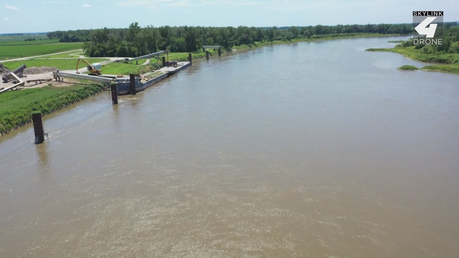 Man rescued after clinging to barge ropes on the Missouri River
