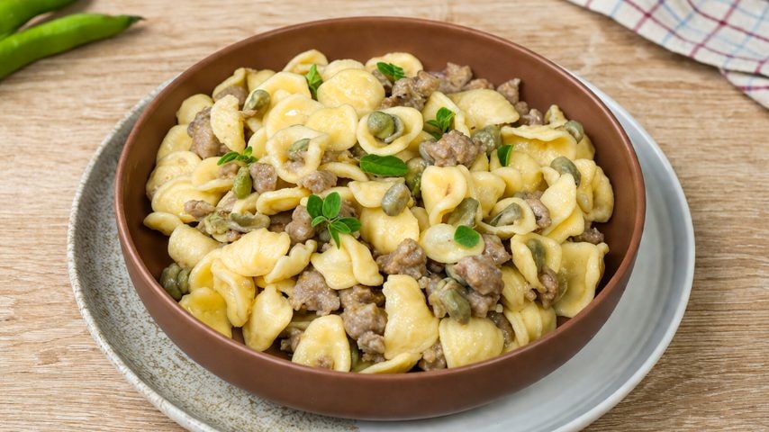 Pasta fave e salsiccia - un primo facile e ricco di gusto!