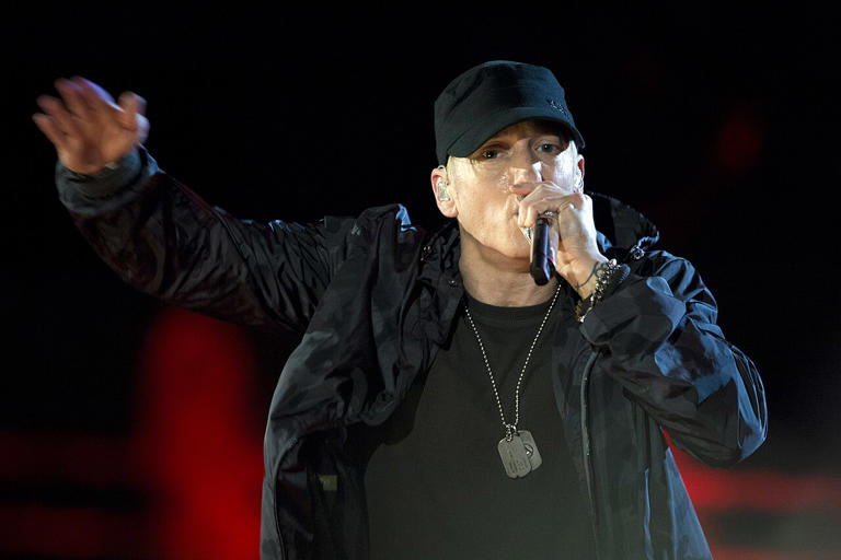 Eminem gets standing ovation at NBA game while unrecognisable ex Kim ...