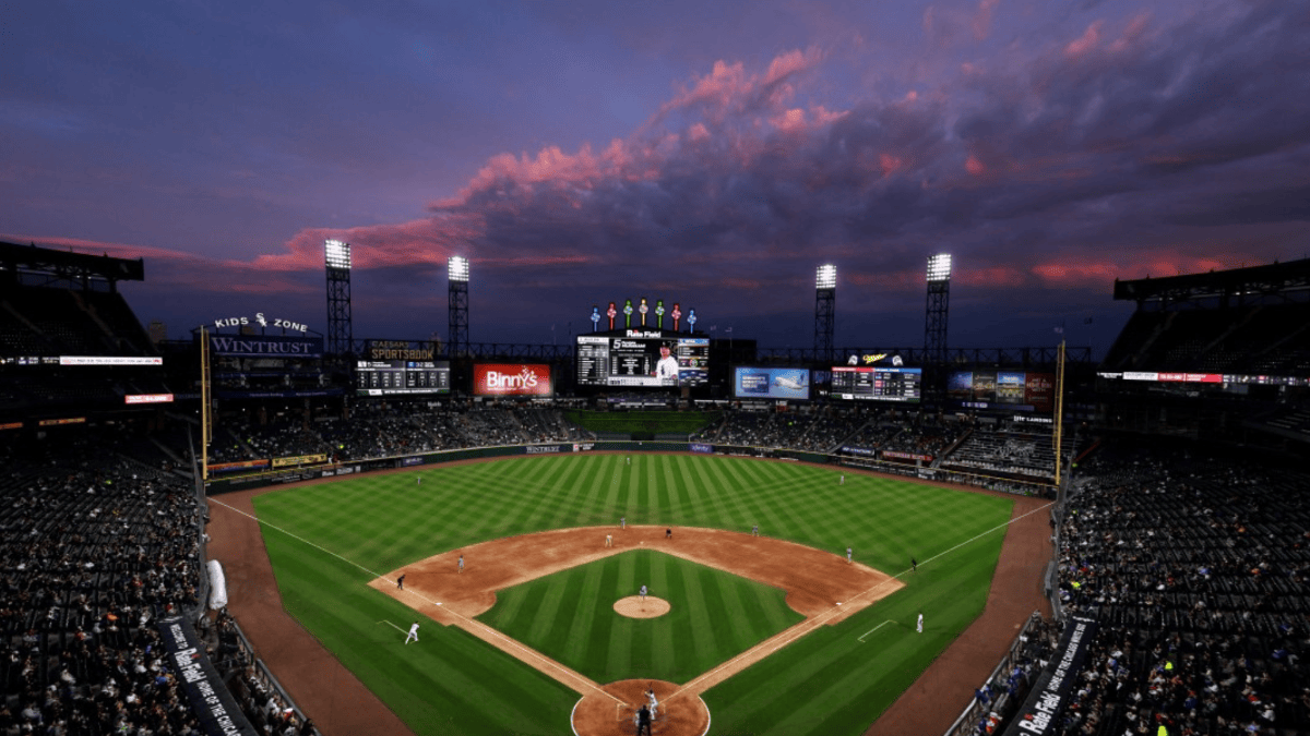 MLB: Scare at Royals-White Sox game; fan takes a tumble from the stands ...