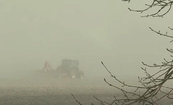 Dust clouds drift into Manitoba amid strong prairie winds
