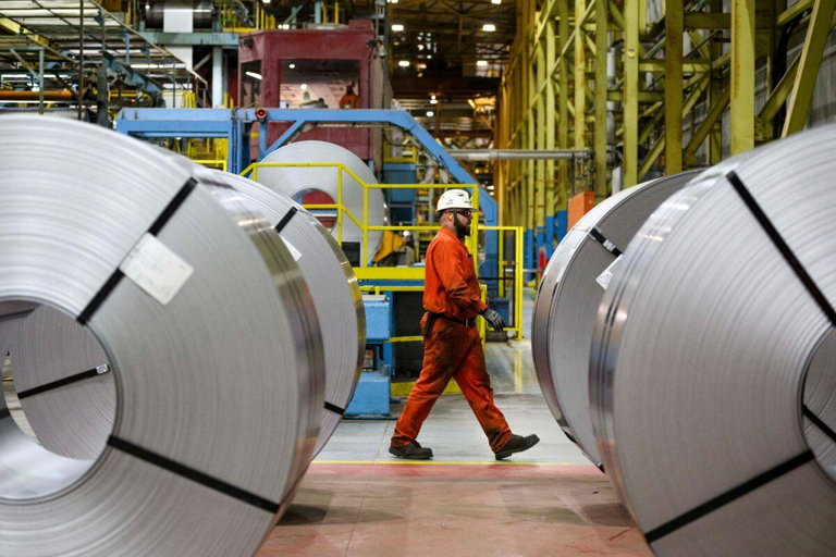 US industrial production rises 0.7% in April, beats estimates