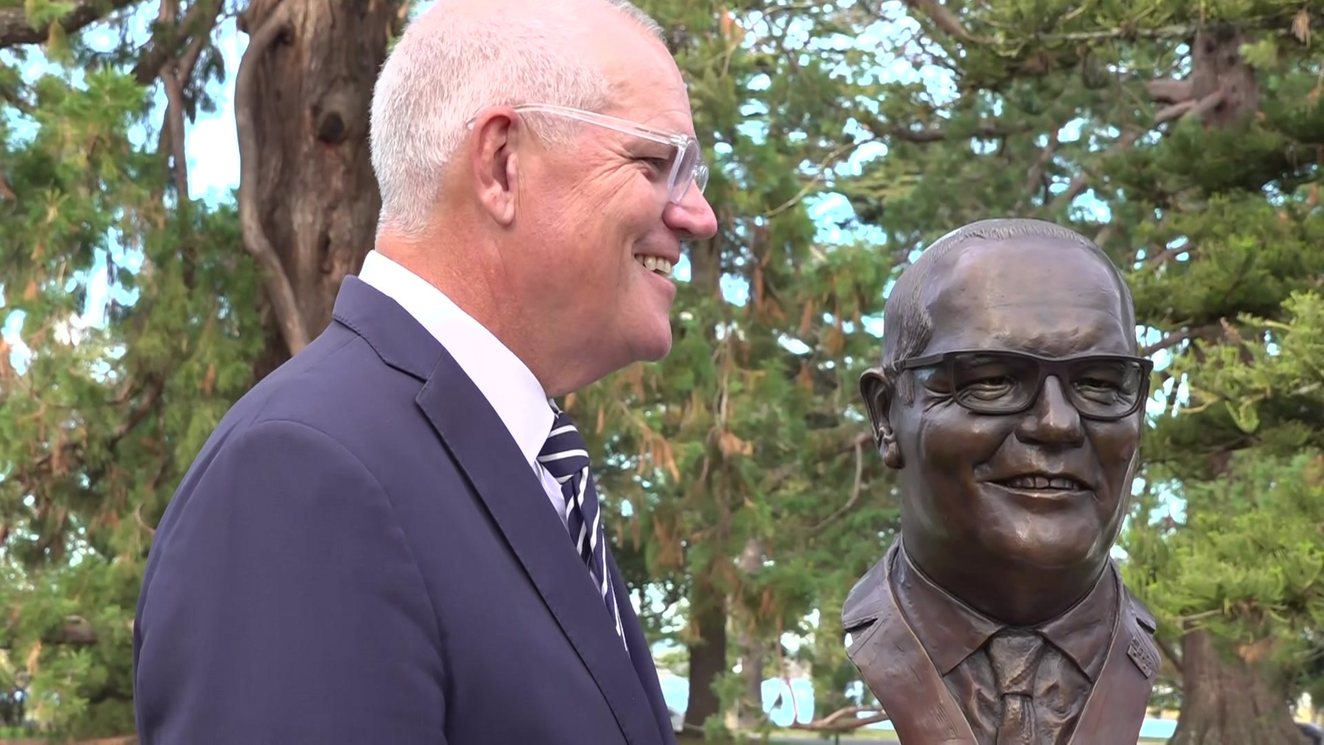 Bronze bust of Scott Morrison joins Prime Ministers Avenue in Ballarat