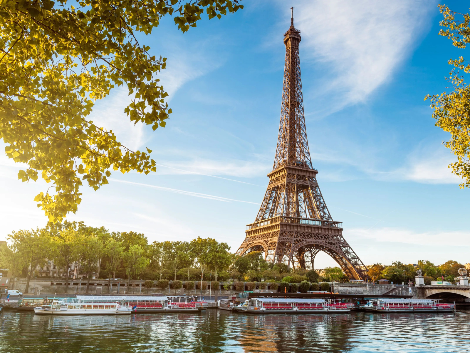Paris on foot: 9 essential stops for your next adventure