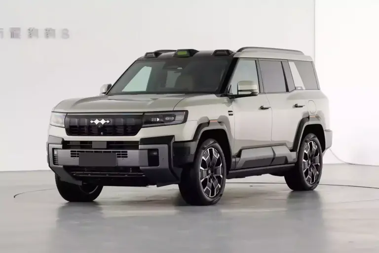 Pourquoi le nouveau SUV de BYD lève la patte pour rouler sur seulement ...