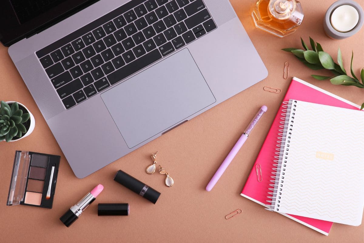 How to become a content creator and earn money from home