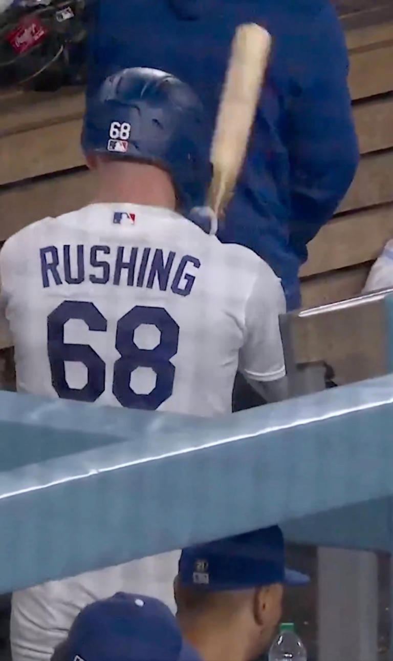 Dodgers catcher Dalton Rushing beats himself with bat during wild ...