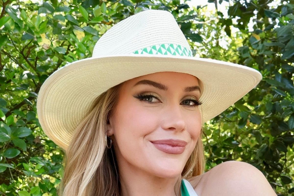 Paige Spiranac wows fans with her latest elegant photoshoot