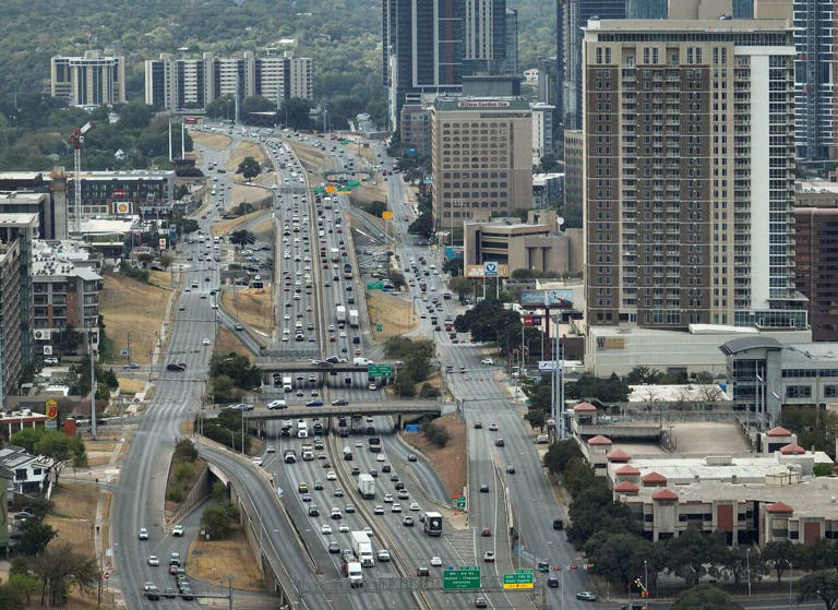 Traffic alert: Bridge repair reduces I-35 to one lane at 11th Street