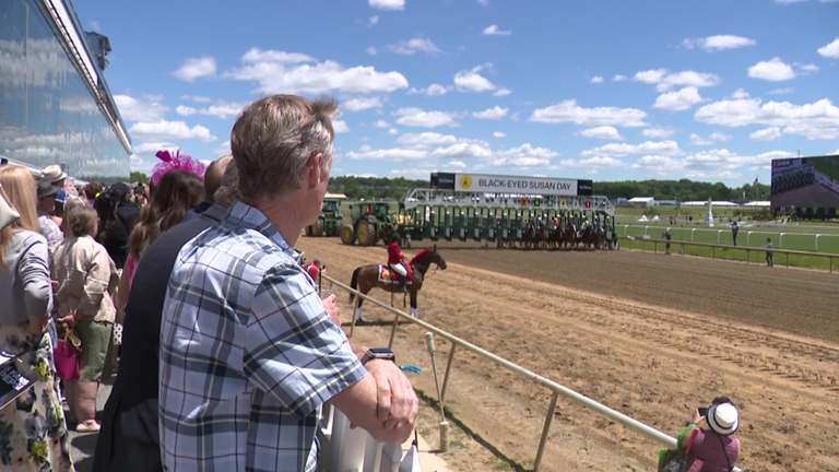 Black Eyed Susan Day Kicks Off At Maryland S Laurel Park Ahead Of Preakness