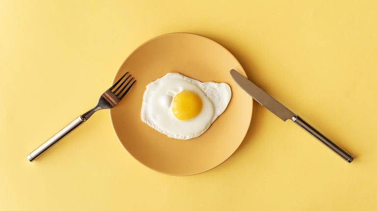 What makes Spanish-style fried eggs different?