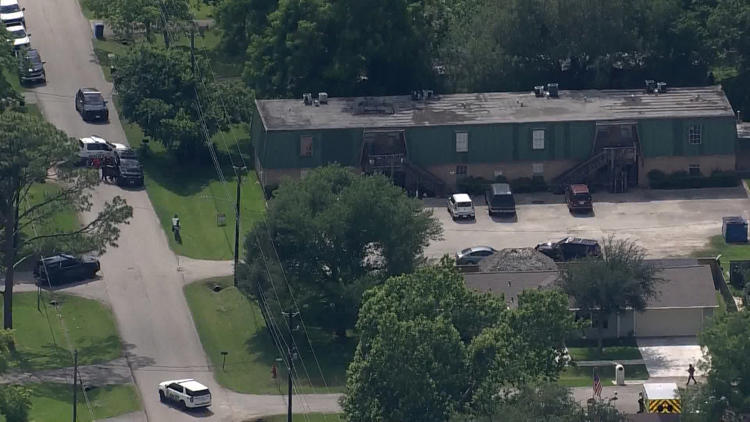 Man allegedly fires gun at girlfriend, barricades himself inside Santa ...