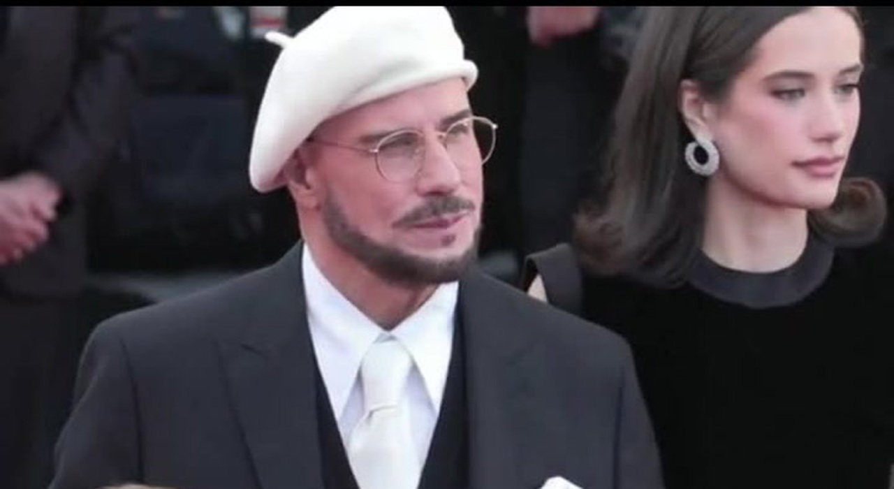 Cannes, John Travolta sul red carpet con la figlia Ella Blue