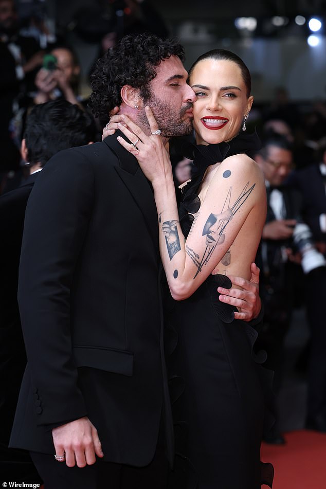 Cara Delevingne shares a cosy kiss on the cheek with co-star Jordan ...