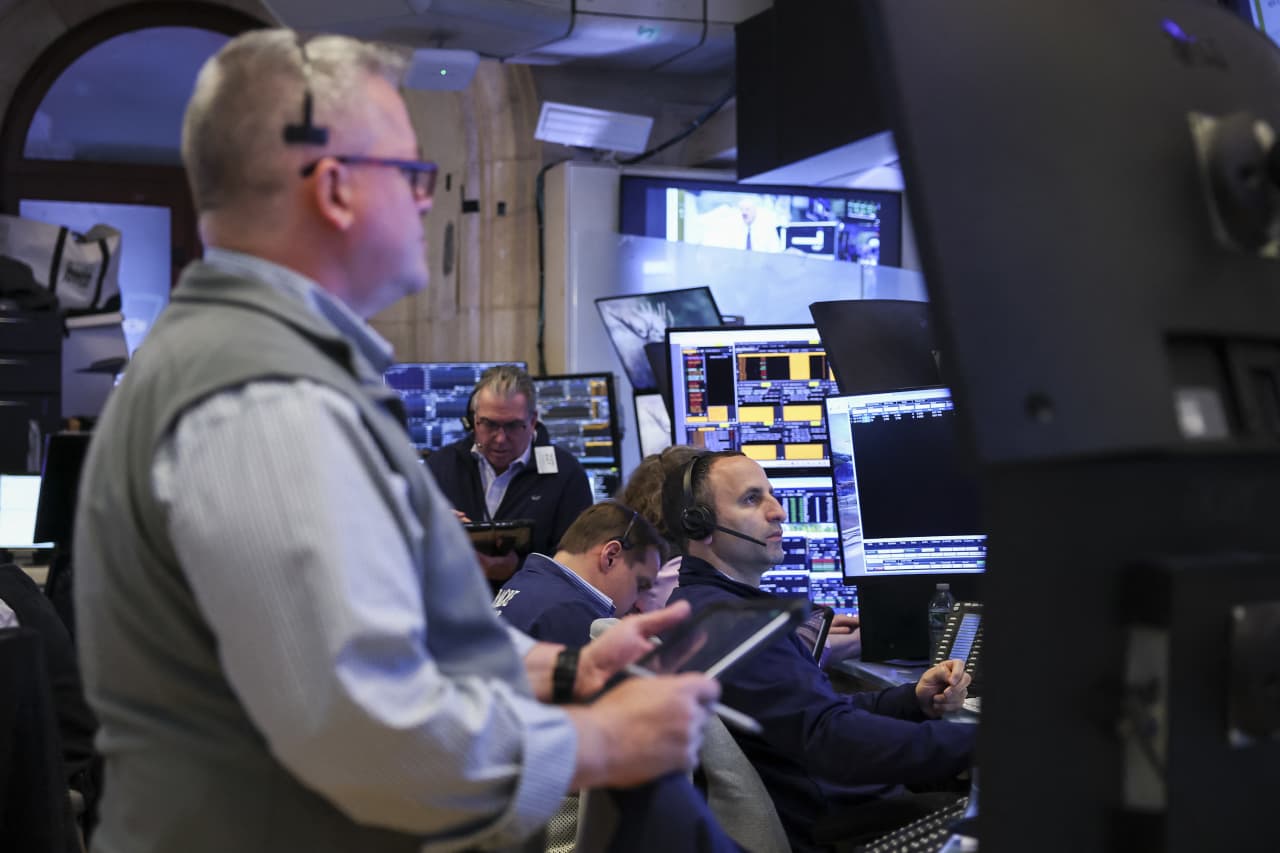 Friday fumble dings another strong week for stocks