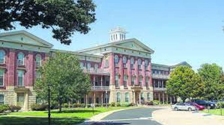 Registration for Illinois School for the Deaf summer camp closes Friday