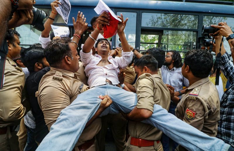 CBI arrests NEET paper leak 'kingpin' in Pune; chemistry professor ...