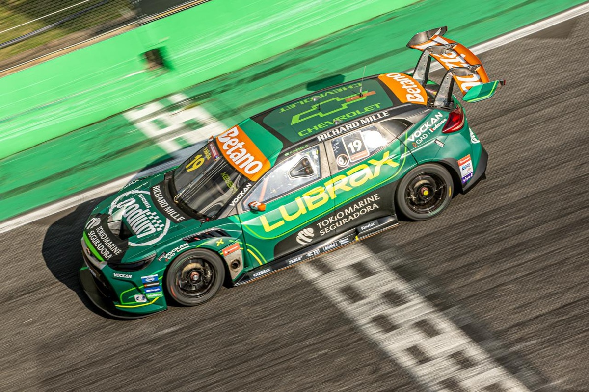 Stock Car: Massa supera Baptista e lidera TL2 em Goiânia