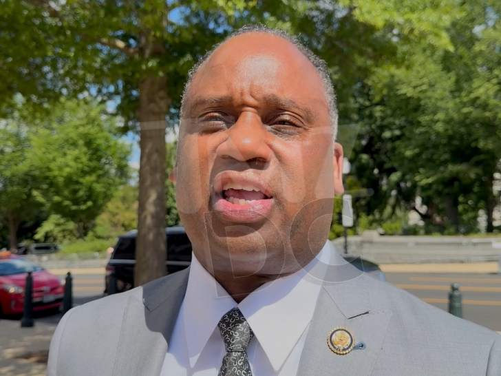 Rep. Jonathan Jackson urges NCAA athletes to transfer schools over ...