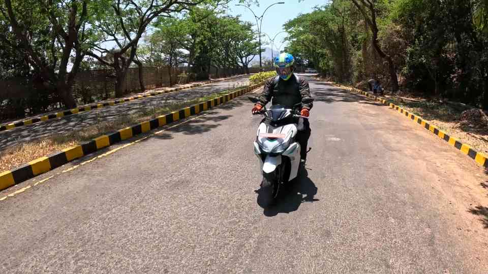 Yamaha Aerox E review English