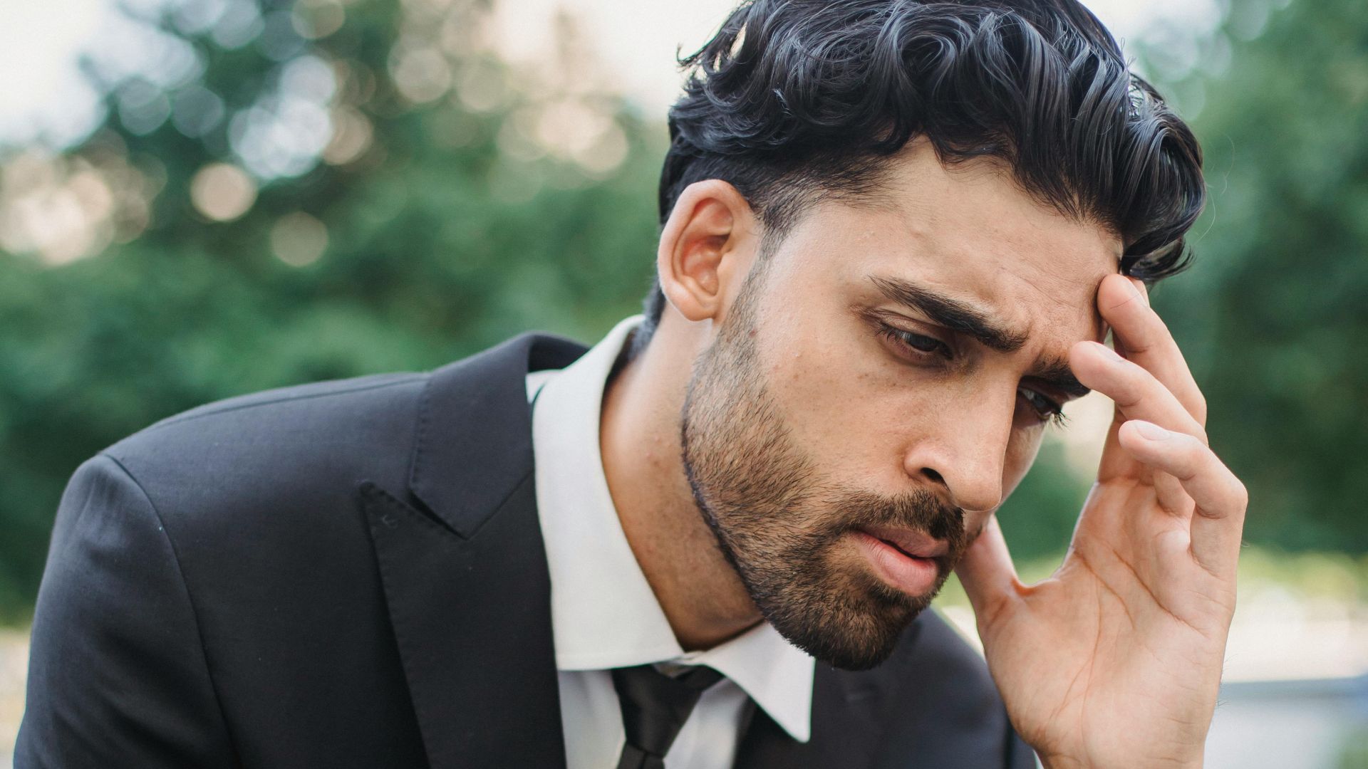20 things children of emotionally unavailable parents do as adults