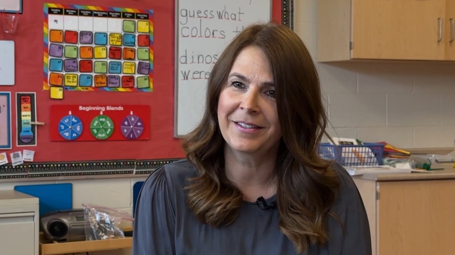 Beloved kindergarten teacher prepares to leave classroom after nearly 4 ...