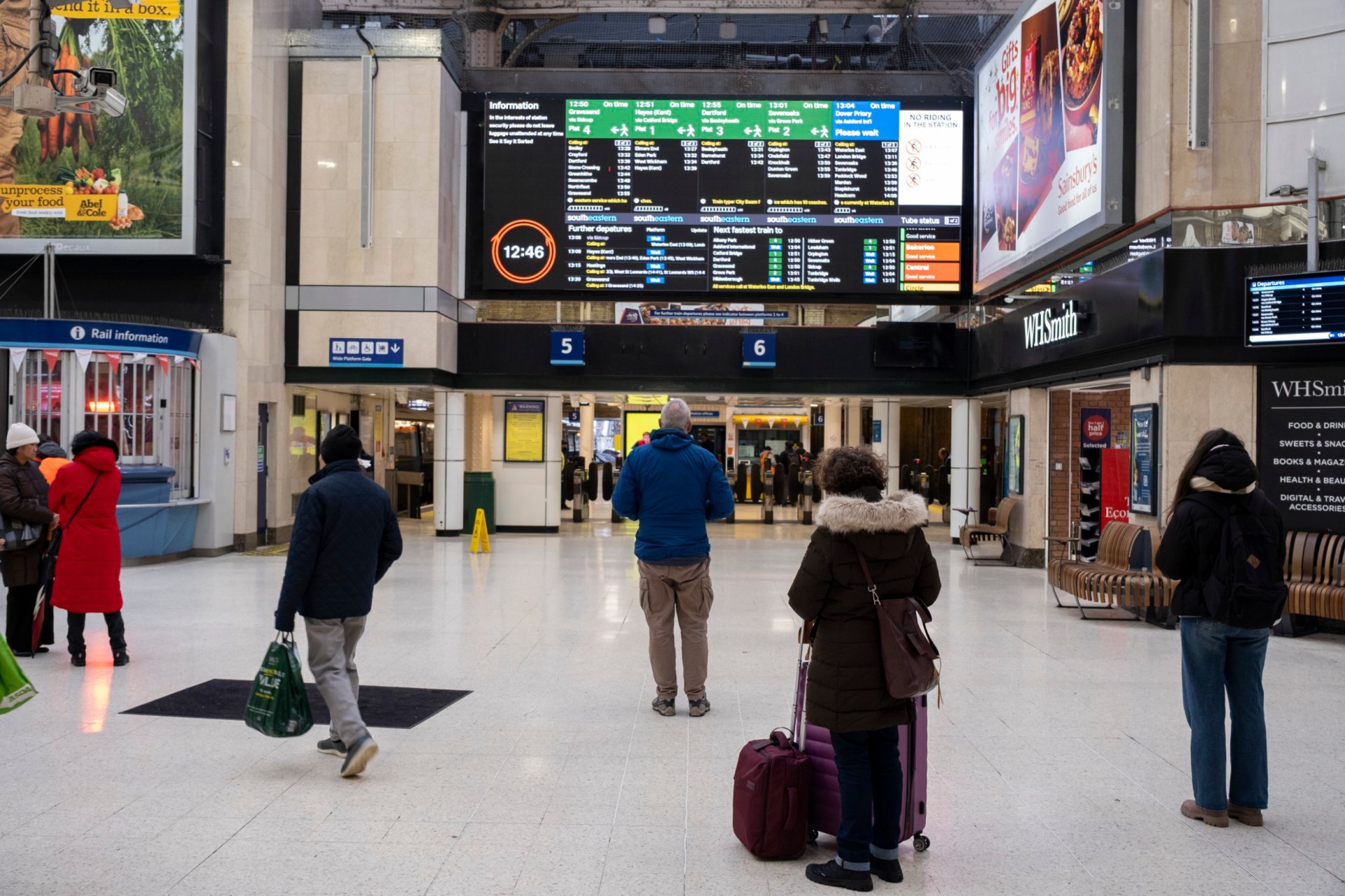 Two major London train stations will close for 22 days this summer