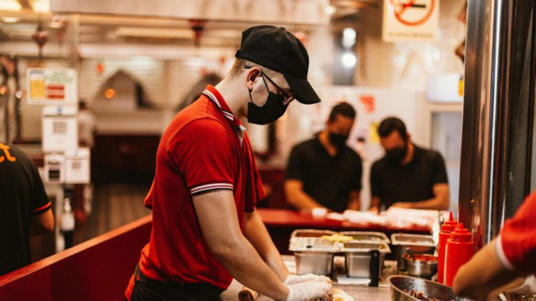 New bill would raise federal minimum wage to $25 an hour, more than ...