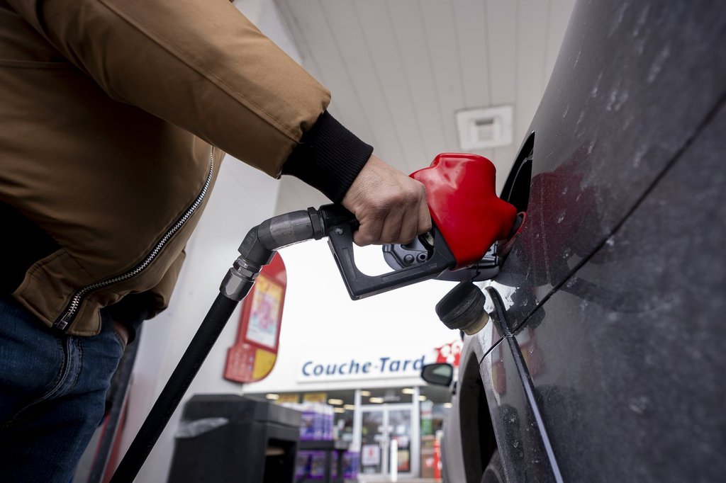 As gas prices soar, Canadian drivers struggling to keep up with routine ...
