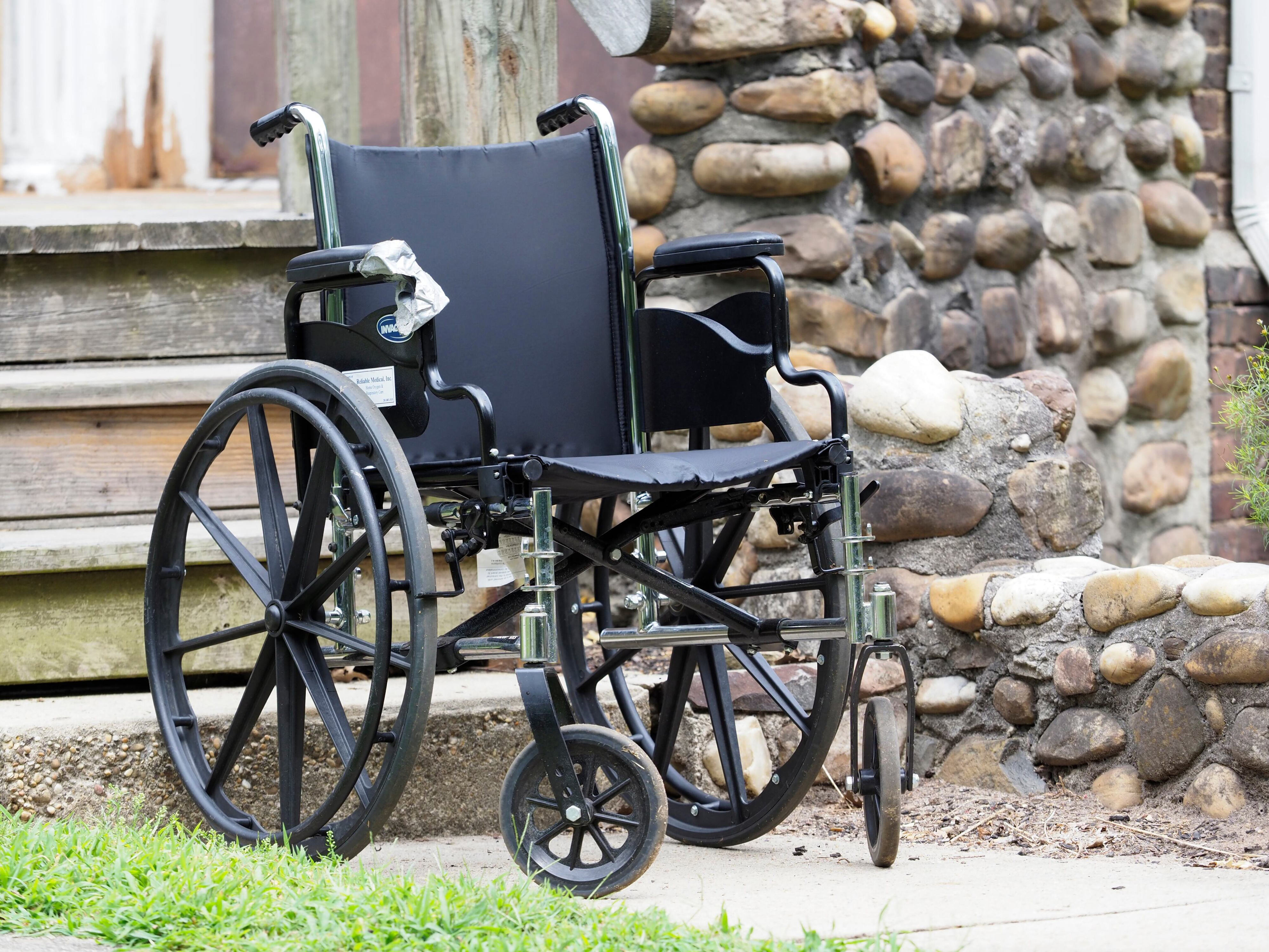 Nanny cam catches therapist abusing 86-year-old woman at NJ nursing ...