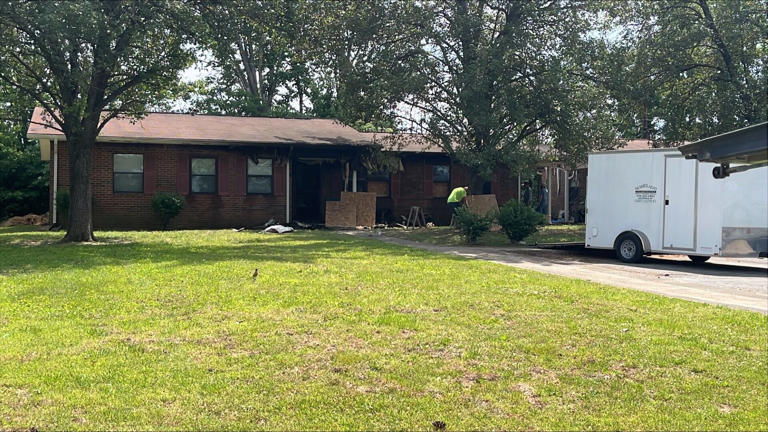 Dog alerts owner to apartment fire that injured 2 in Beaver Dam