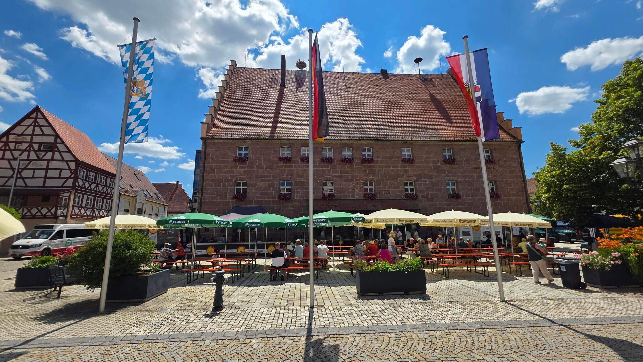 Heideck feiert Storchenfest