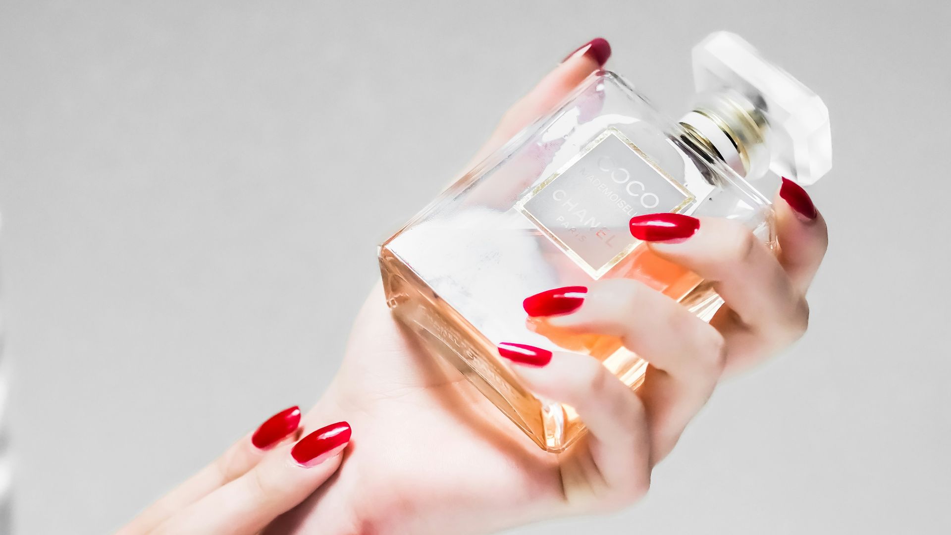 10 habits that make you seem older & 10 that keep you youthful