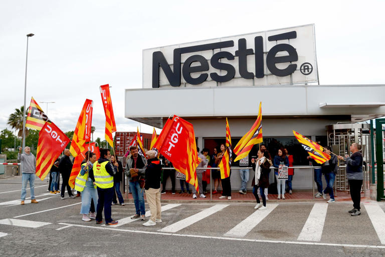 Trabajadores de Nestlé de Reus y Girona se concentran en contra del ERE