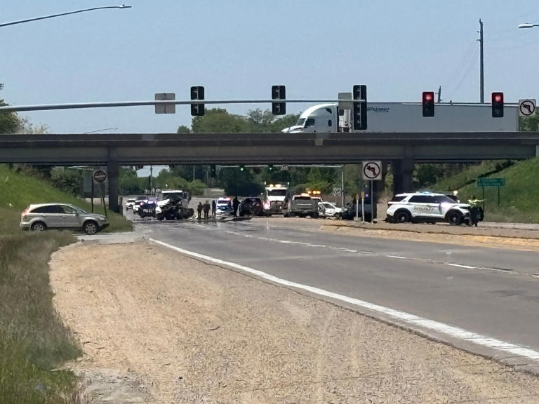 1 injured after crash involving semi truck, 3 cars
