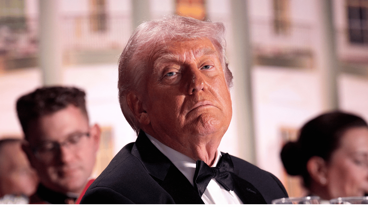 'Idiot' Donald Trump mocked for opening Xi Jinping's notebook when he ...