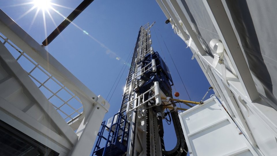 US oil rig count jumps amid rising crude prices