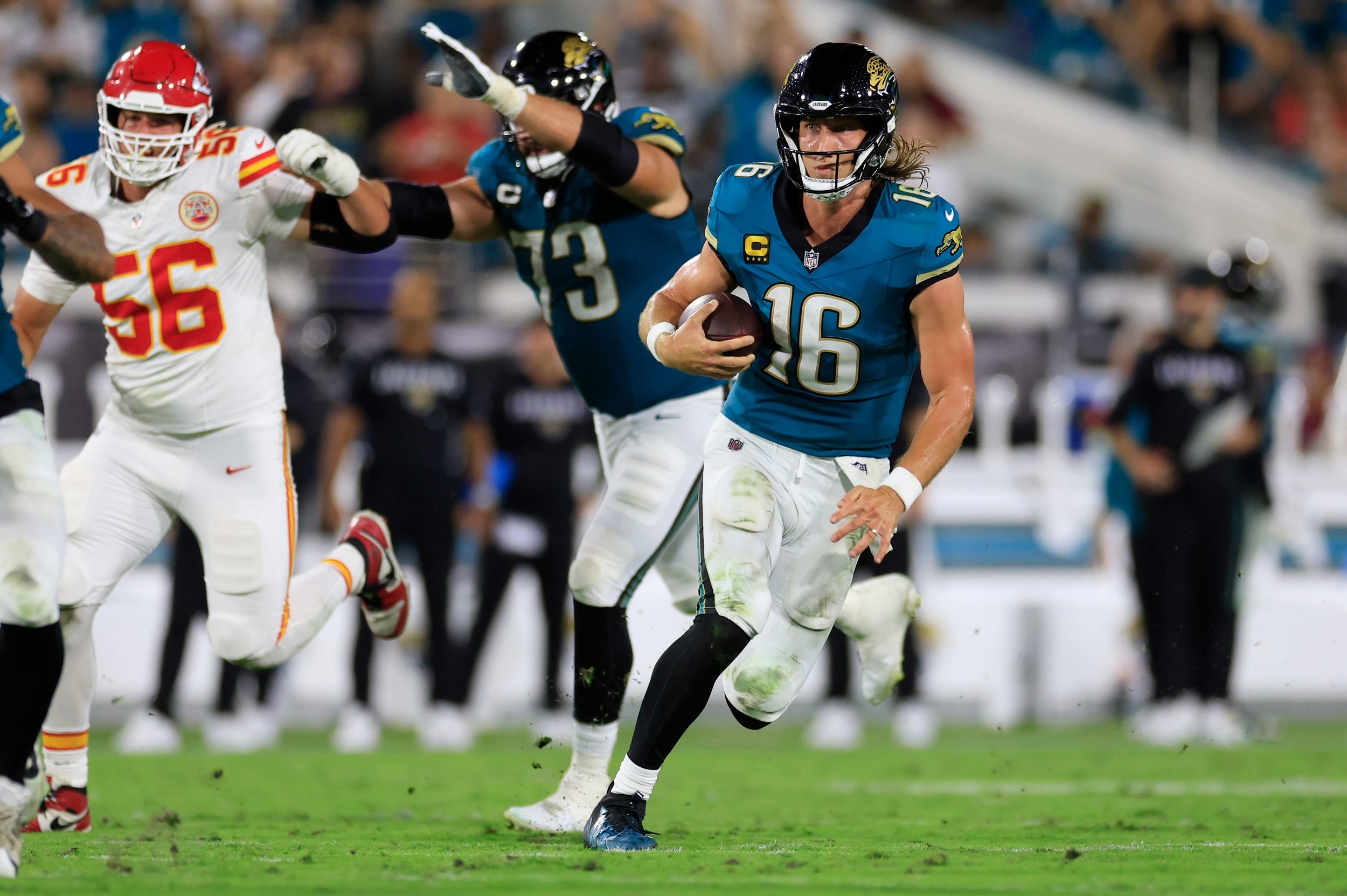 Trevor Lawrence looks unrecognizable after cutting his hair for Jags ...