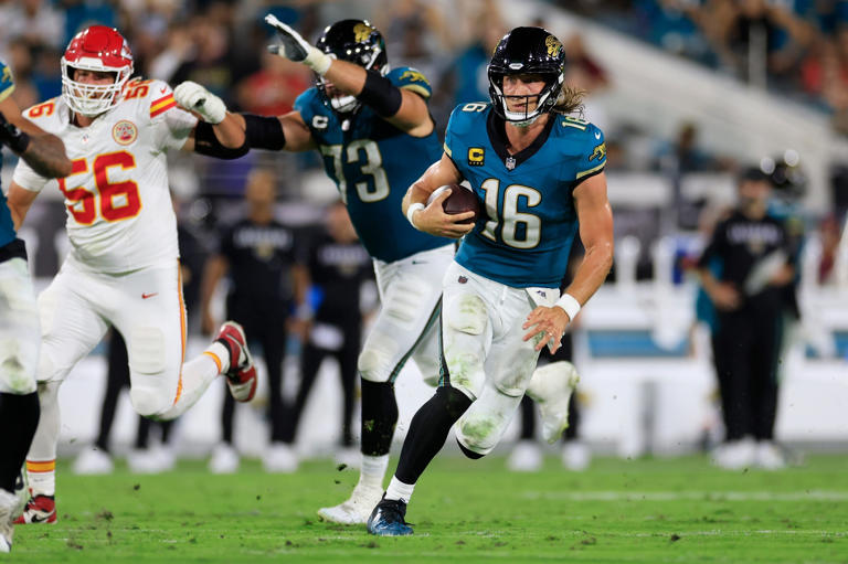 Trevor Lawrence looks unrecognizable after cutting his hair for Jags ...